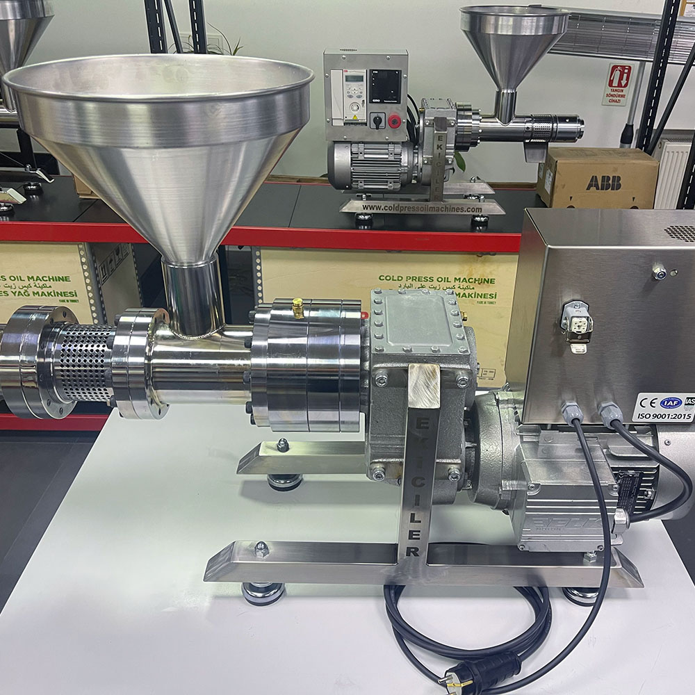 Oil Press 2200W - Ekiciler Makine